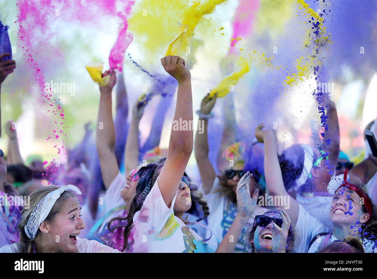 Following the Color Vibe 5K Run-Twin Cities, racers throw up color ...