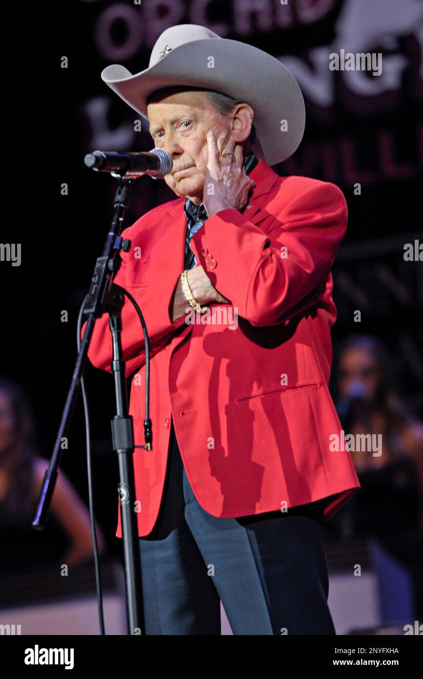 Little Jimmy Dickens performs at the Ryman Auditorium for Tootsie's ...