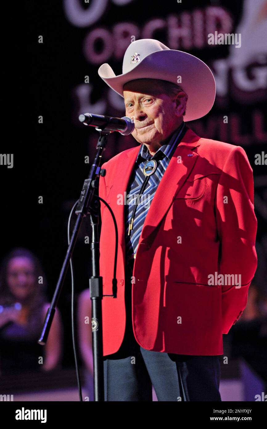 Little Jimmy Dickens performs at the Ryman Auditorium for Tootsie's ...