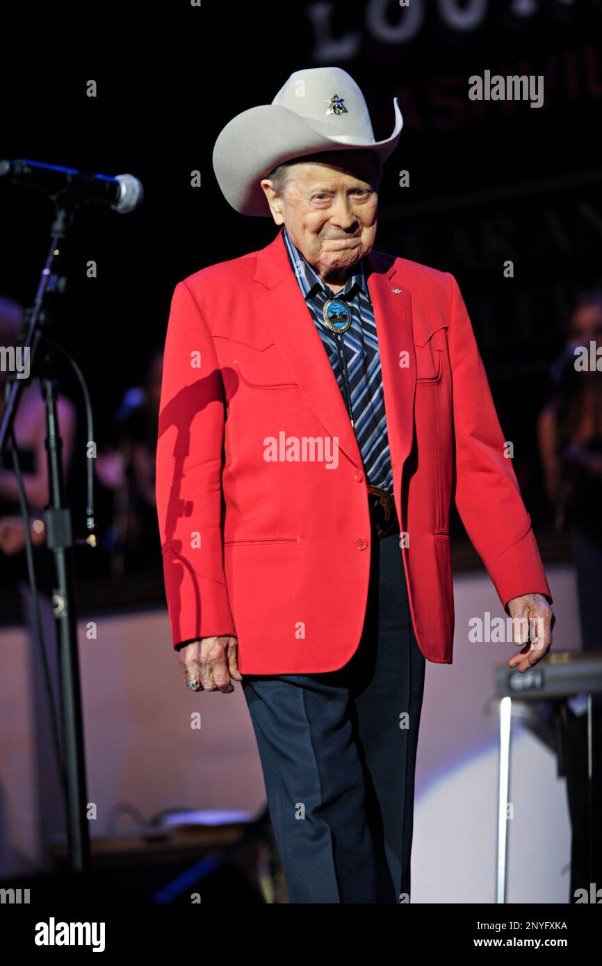 Little Jimmy Dickens performs at the Ryman Auditorium for Tootsie's ...