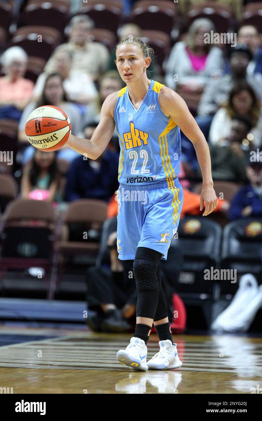 UNCASVILLE, CT - JULY 25: Chicago Sky guard Courtney Vandersloot (22 ...