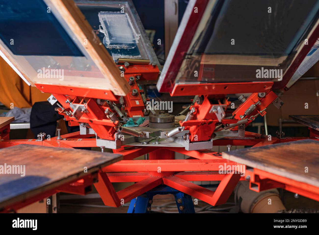 Making a silk screen hi-res stock photography and images - Alamy