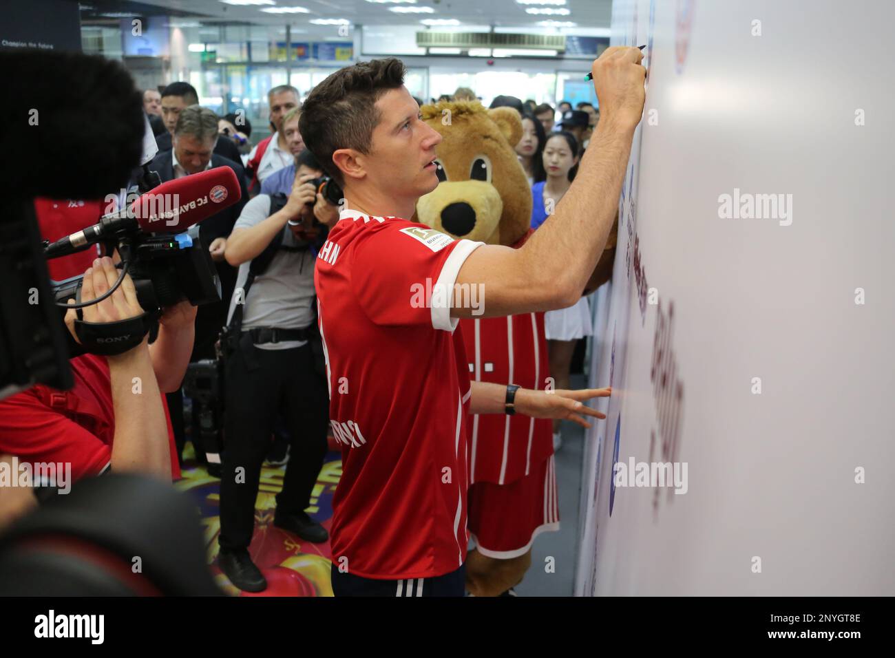 Polish football player Robert Lewandowski of Bayern Munich, right ...