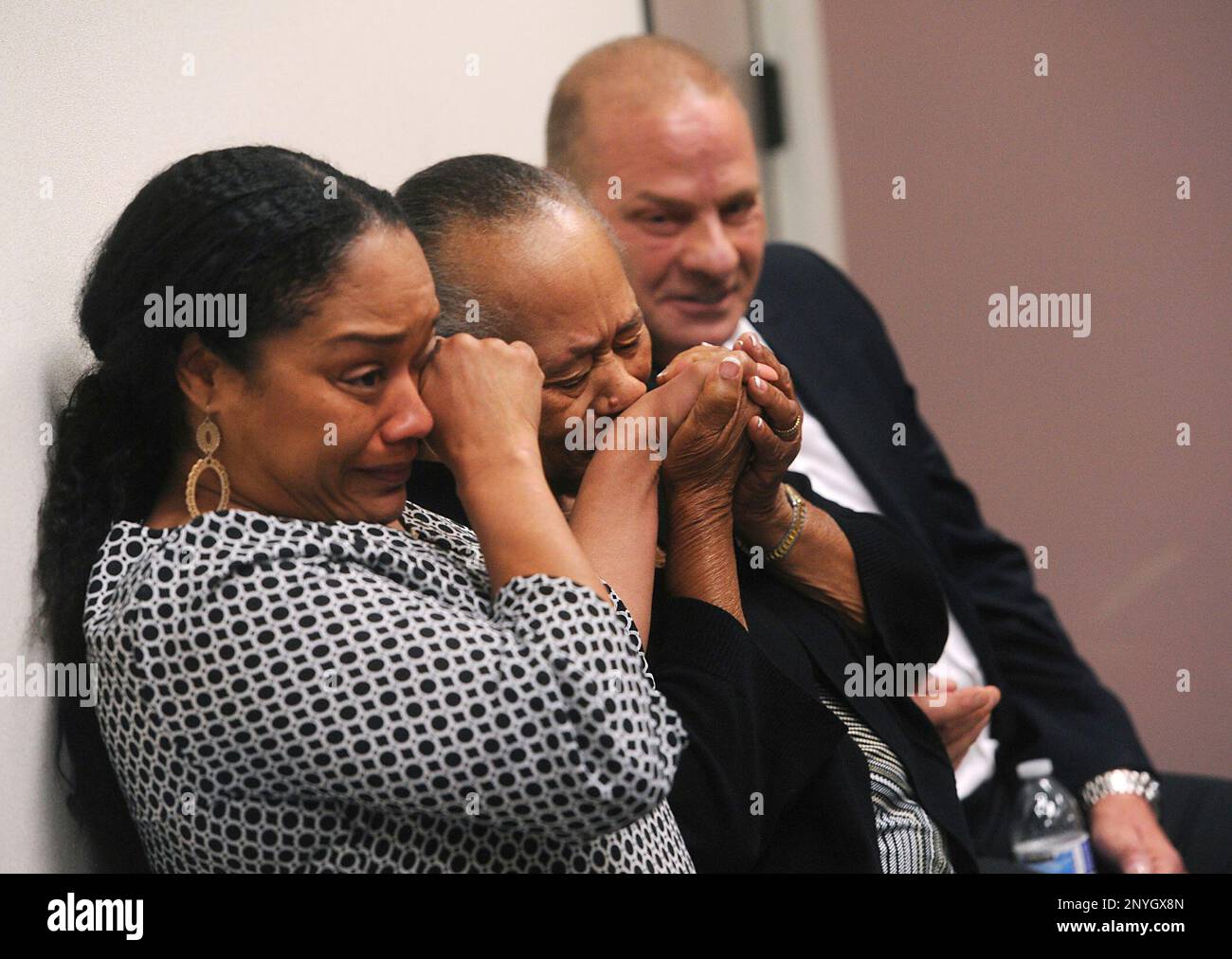 CORRECTS SPELLING FROM ARIELLE TO ARNELLE - O.J. Simpson's sister ...
