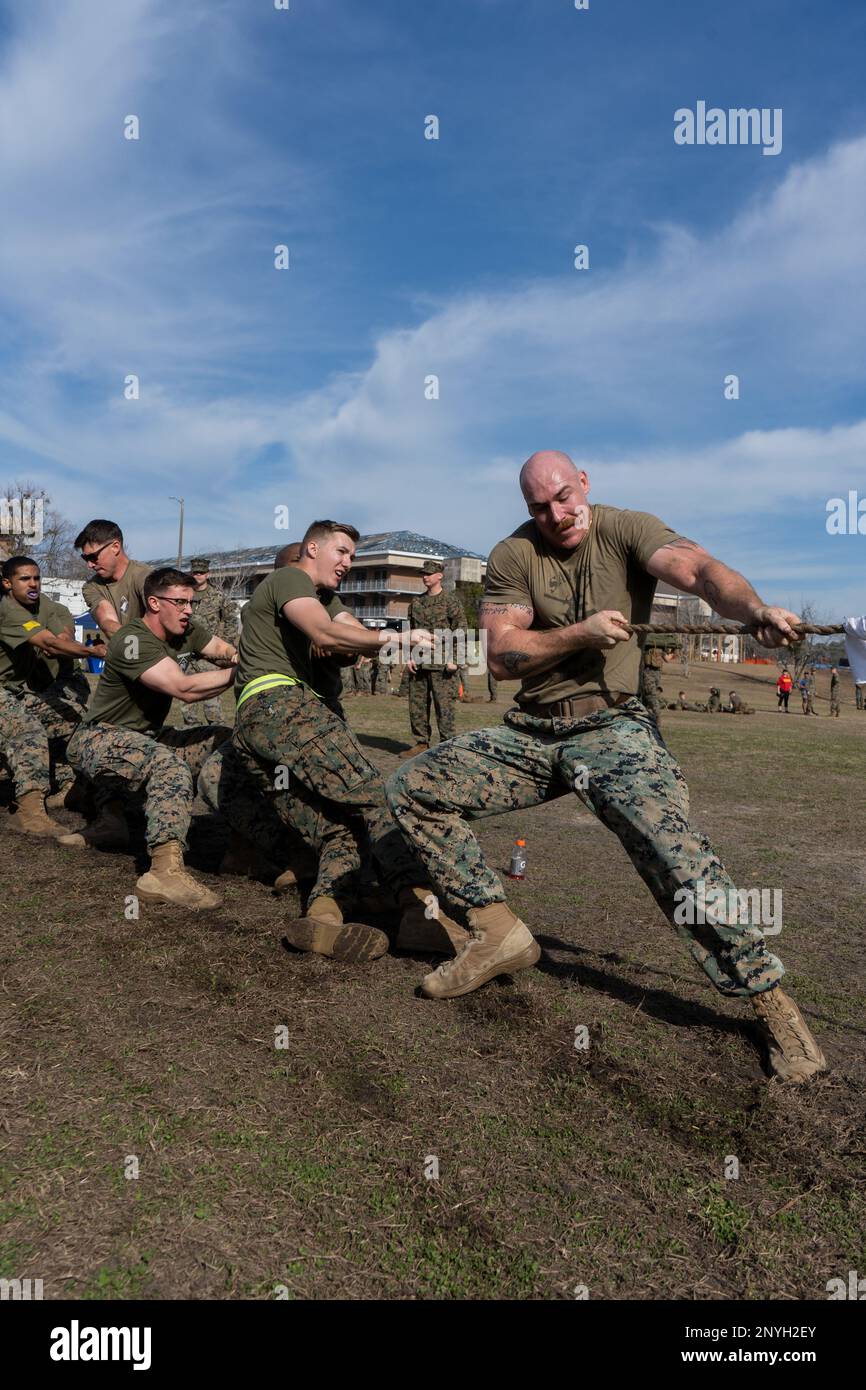 Marines compete in tug war hi-res stock photography and images - Alamy
