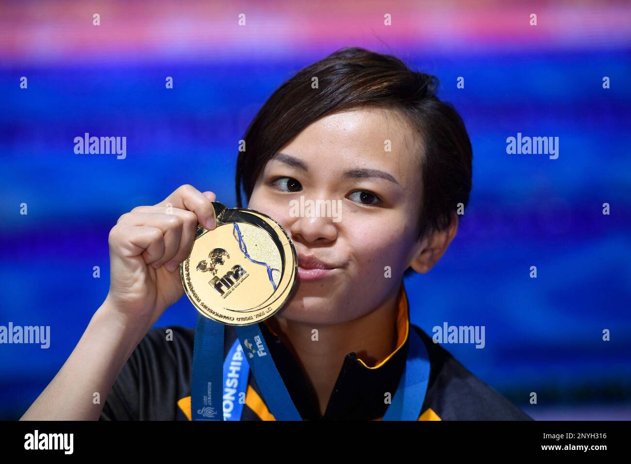 Cheong Jun Hoong of Malaysia poses with her gold medal after winning ...