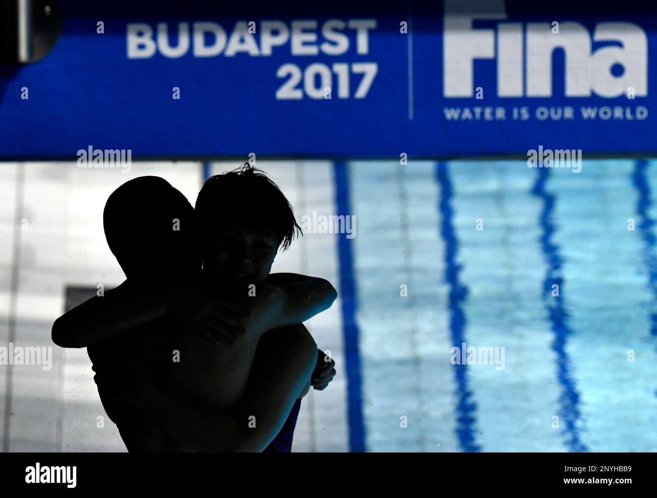 Shi Tingmao and Chang Yani of China celebrate their victory in the ...