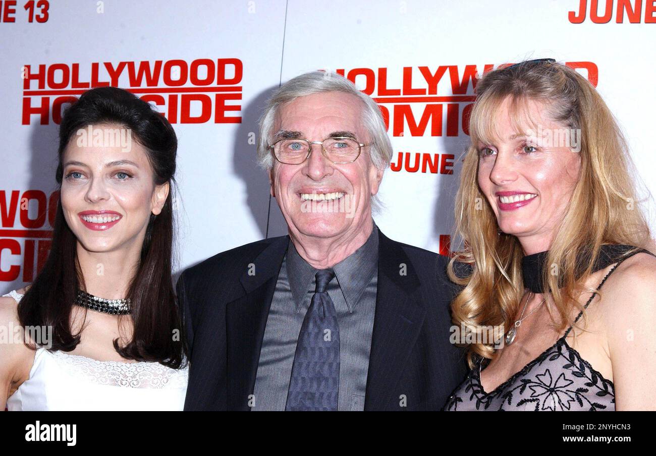 Photo by: Roth/STAR MAX/IPx20176/10/03Martin Landau with daughter ...