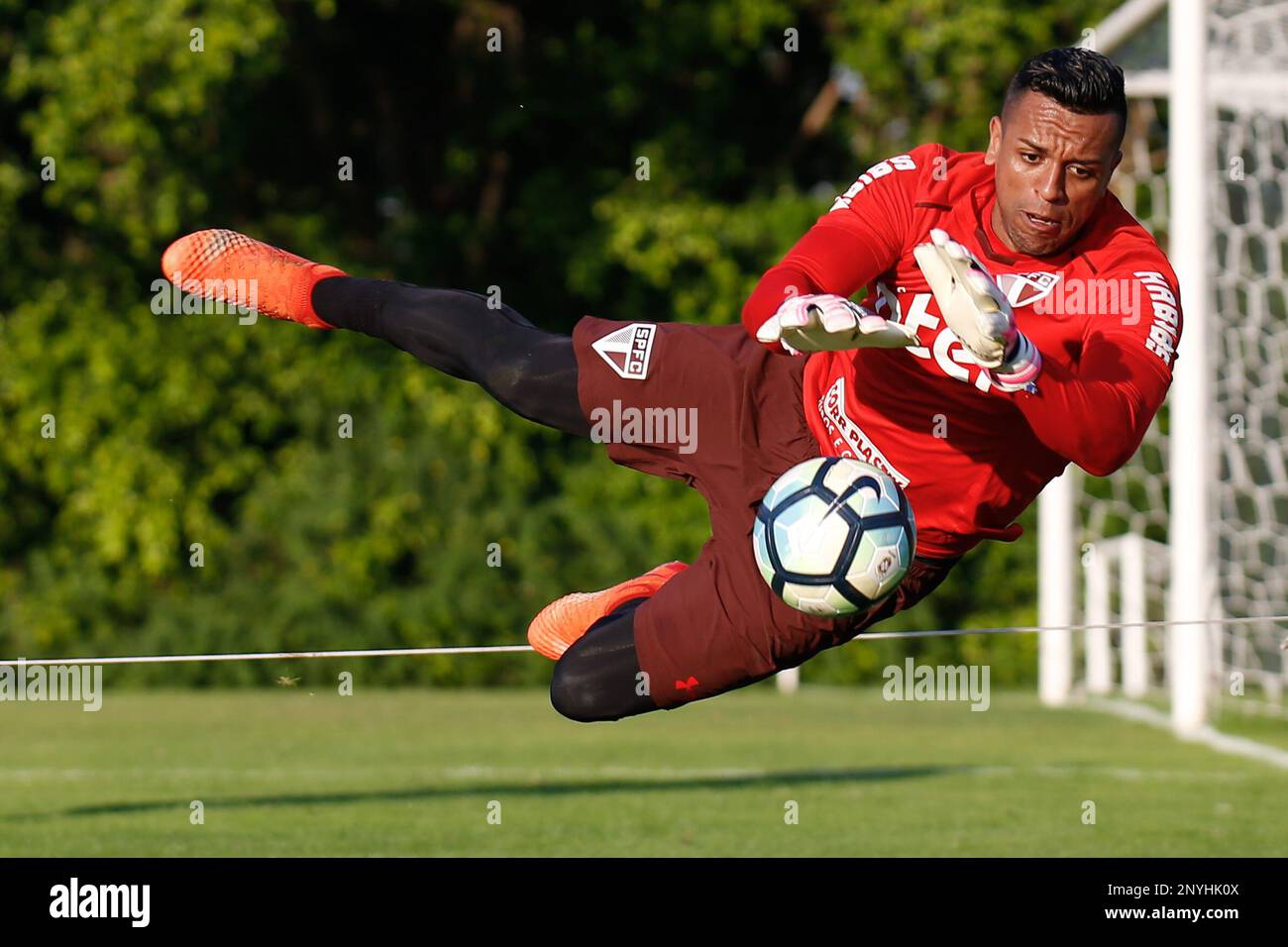 SAO PAULO - SP - 07/14/2017 - SAO PAULO TRAIN - Sidao during training ...