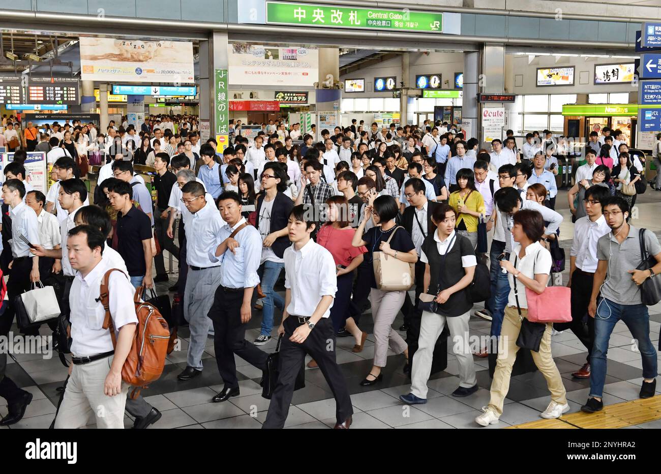 This photo shows a lot of office workers commuting by train at JR ...