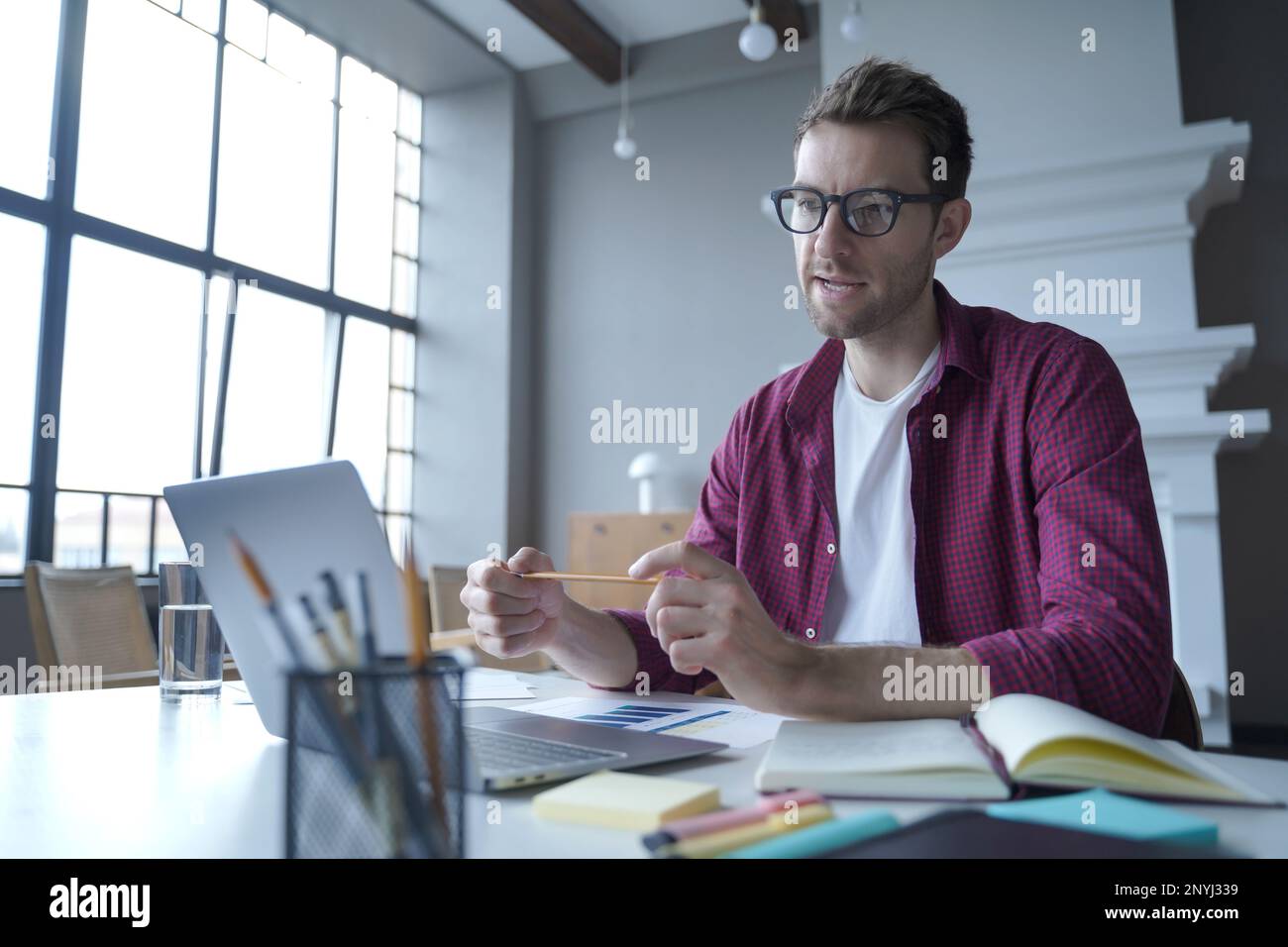 Concentrated young man private financial advisor conducts training ...