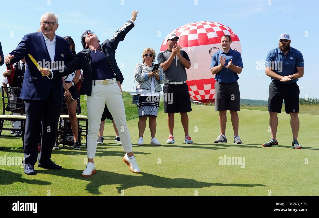 CORRECTS PLACEMENT OF ROETHLISBERGER AND KEISEL- Joe Hardy, left ...