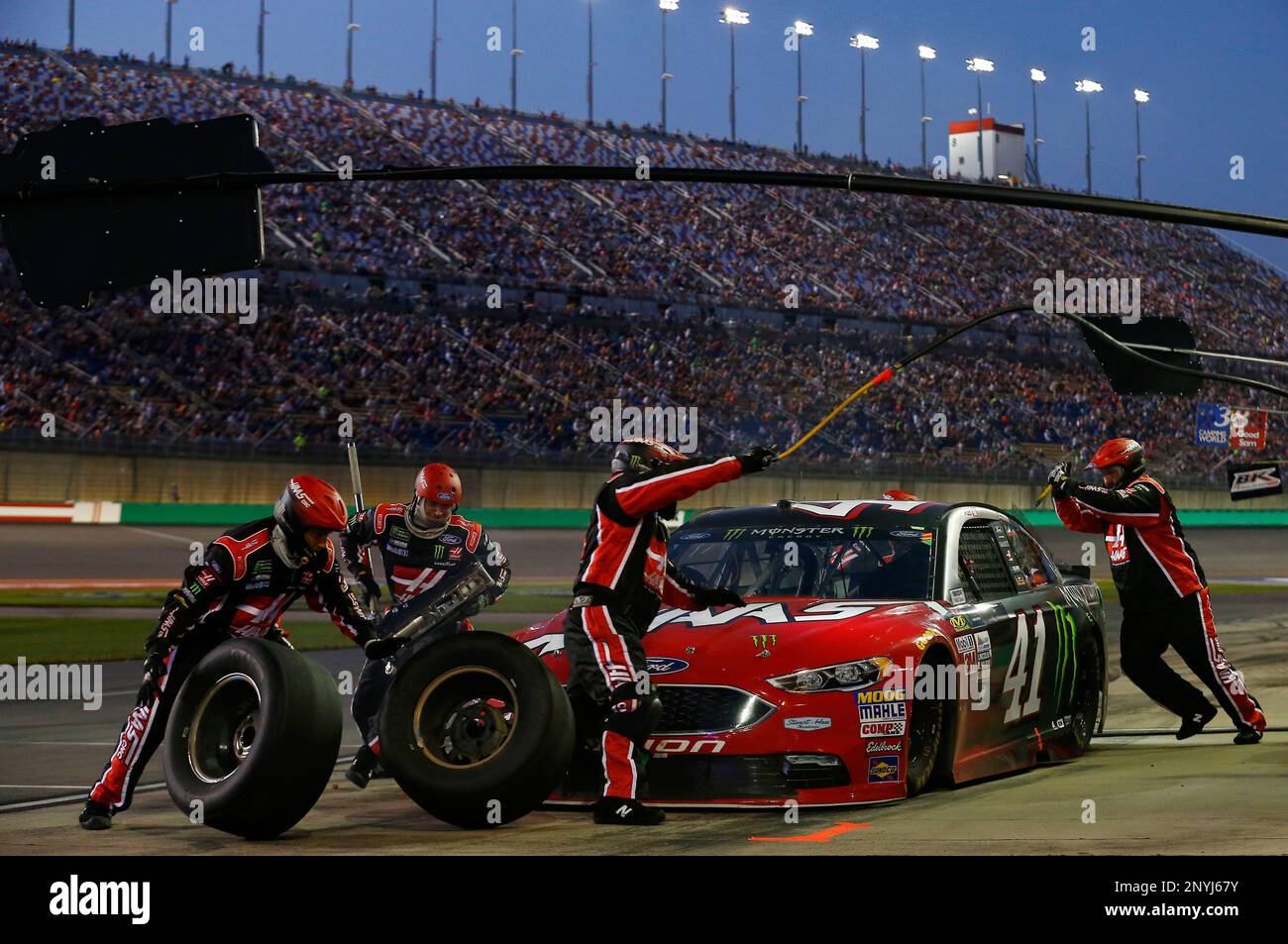 Kurt Busch, Stewart-Haas Racing, Haas Automation/Monster Energy Ford ...