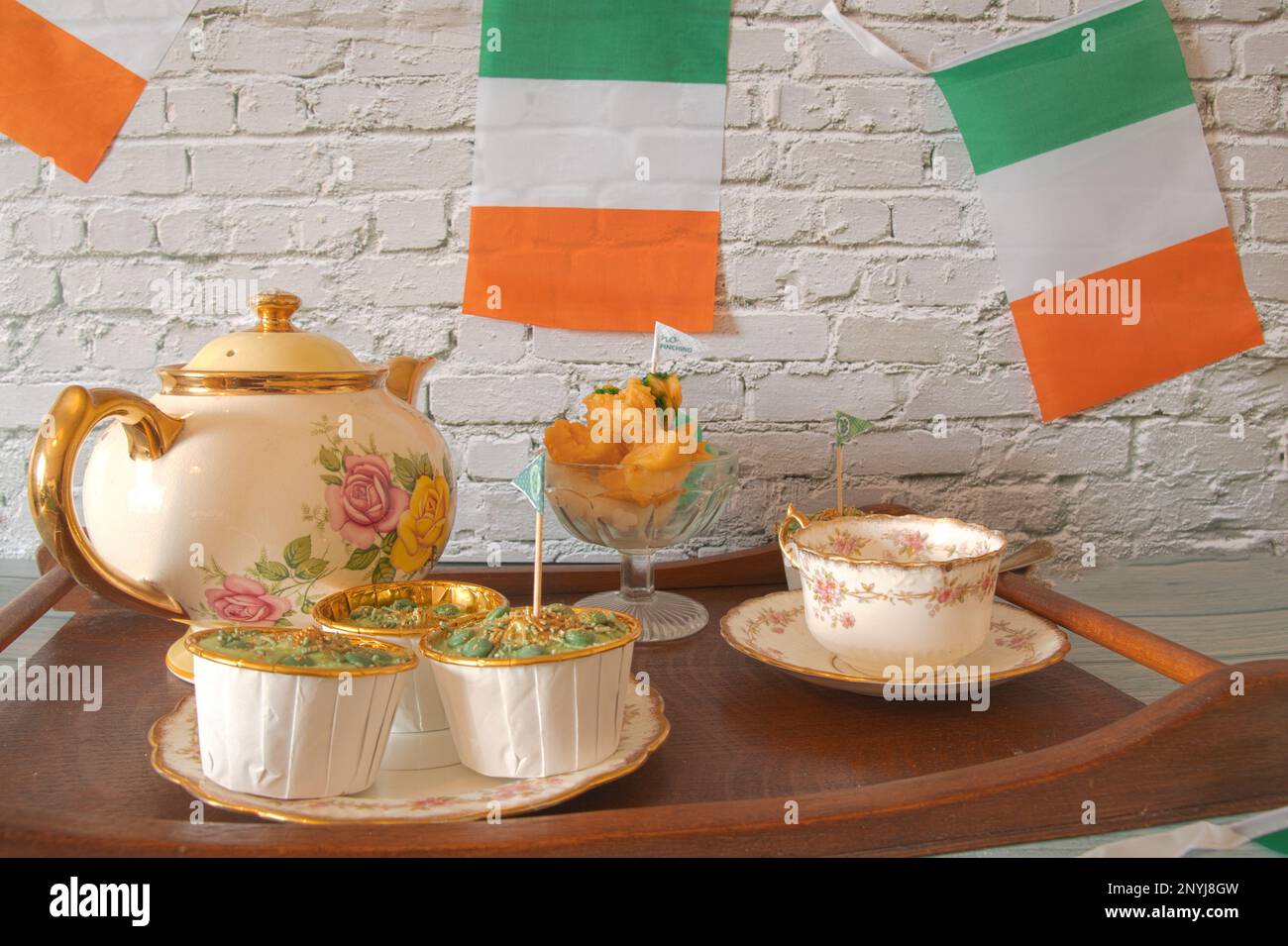 Vintage party ireland hi-res stock photography and images - Alamy