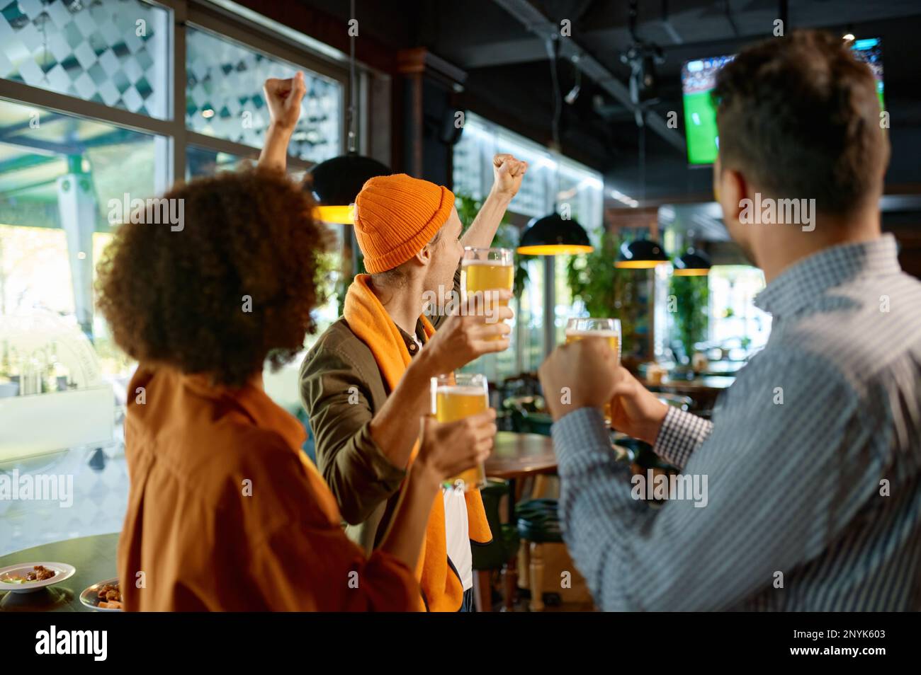 Friends cheering soccer match hi-res stock photography and images - Alamy