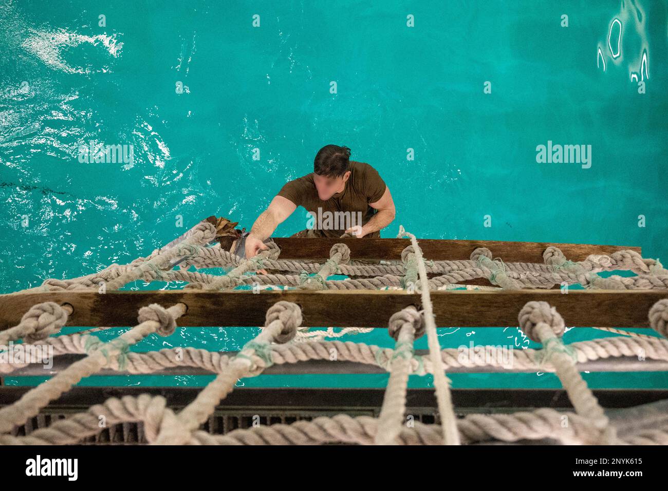 Escape with a rope hi-res stock photography and images - Alamy