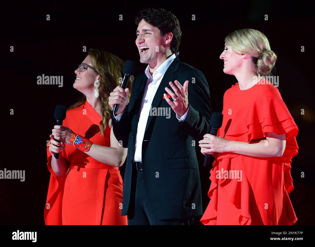 Prime Minister Justin Trudeau and wife Sophie Gregoire Trudeau speak ...