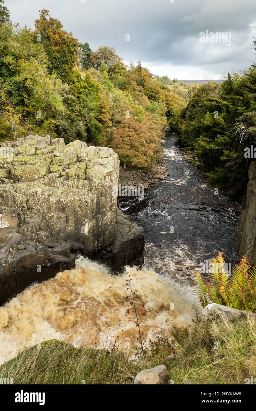 Looking downstream on the River Tees at the top of High Force waterfall ...