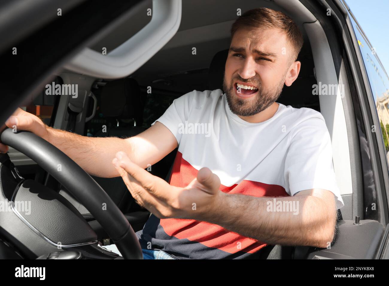 Emotional man in car. Aggressive driving behavior Stock Photo - Alamy