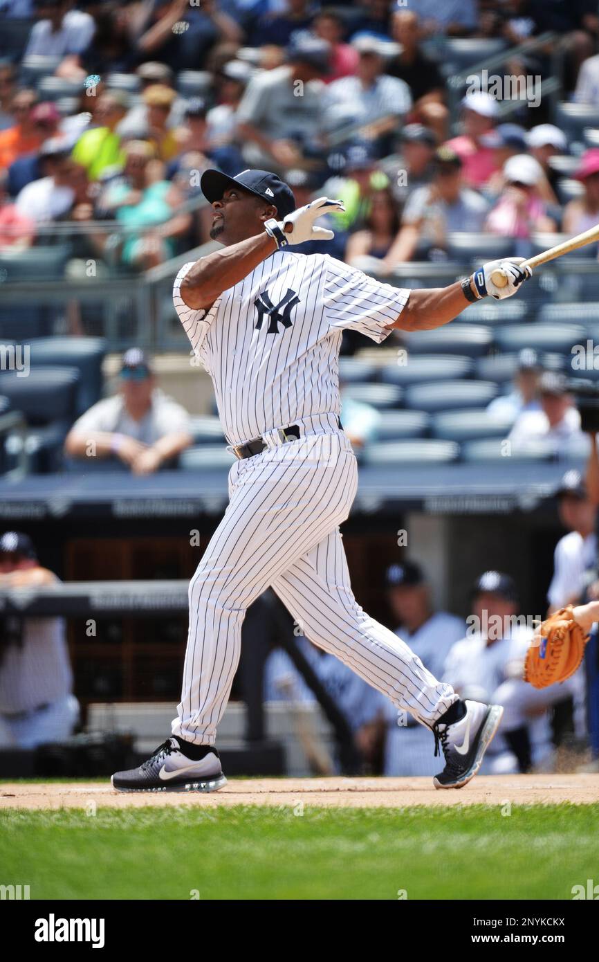 Former New York Yankees infielder Homer Bush (22) during the Seventy ...