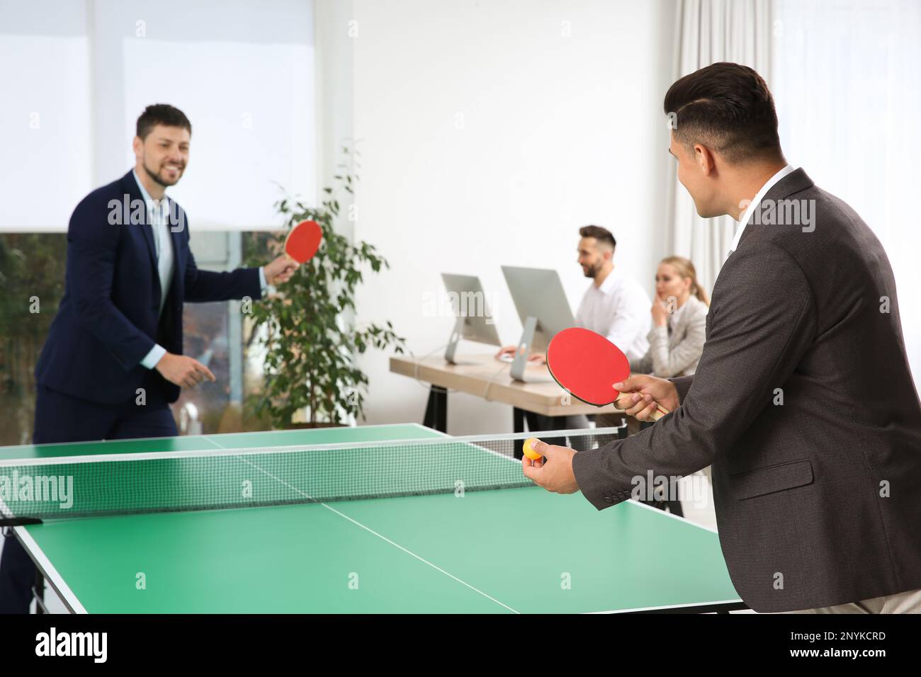 Office ping pong hi-res stock photography and images - Alamy