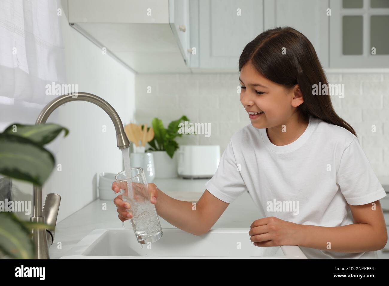 Child water kitchen tap glass hi-res stock photography and images - Alamy