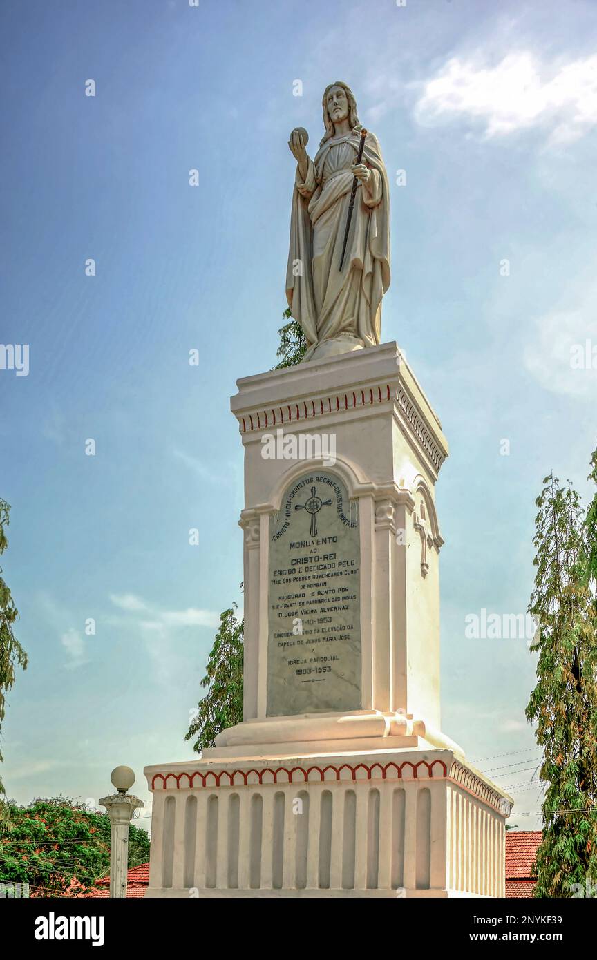 06 10 2009 Vintage Statue of Jesus in front of old church, Margaon ...