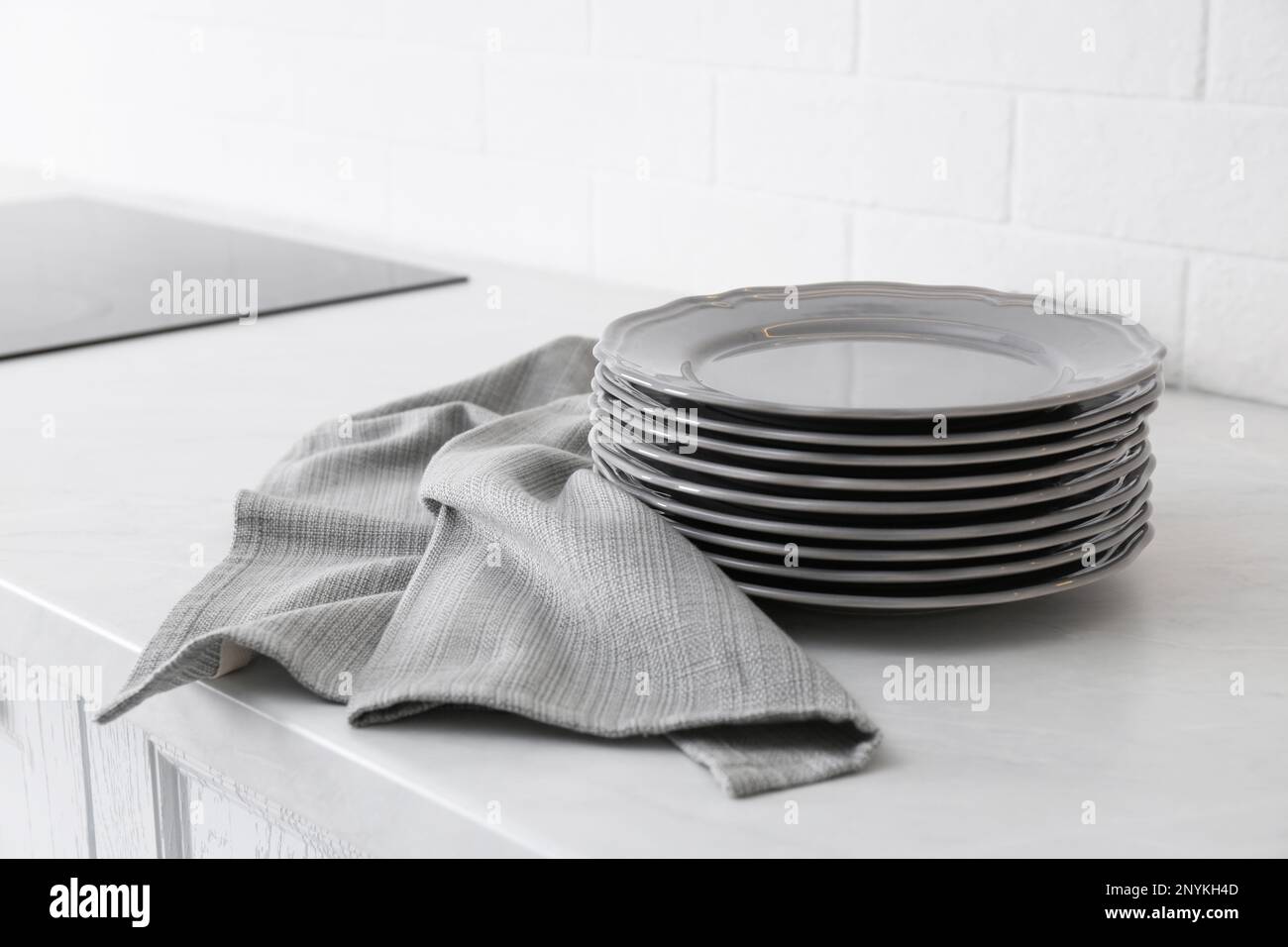 Plates on the counter hi-res stock photography and images - Alamy