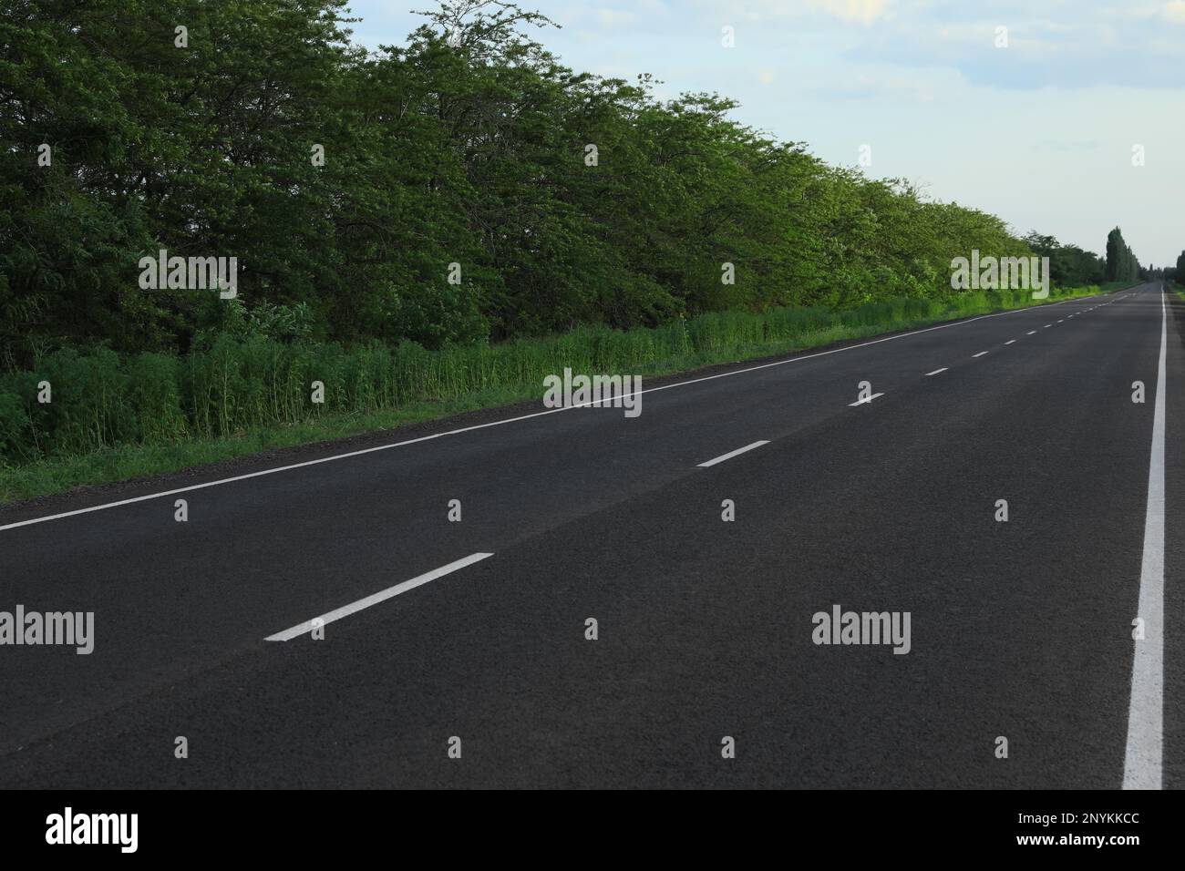 Modern asphalt road hi-res stock photography and images - Alamy