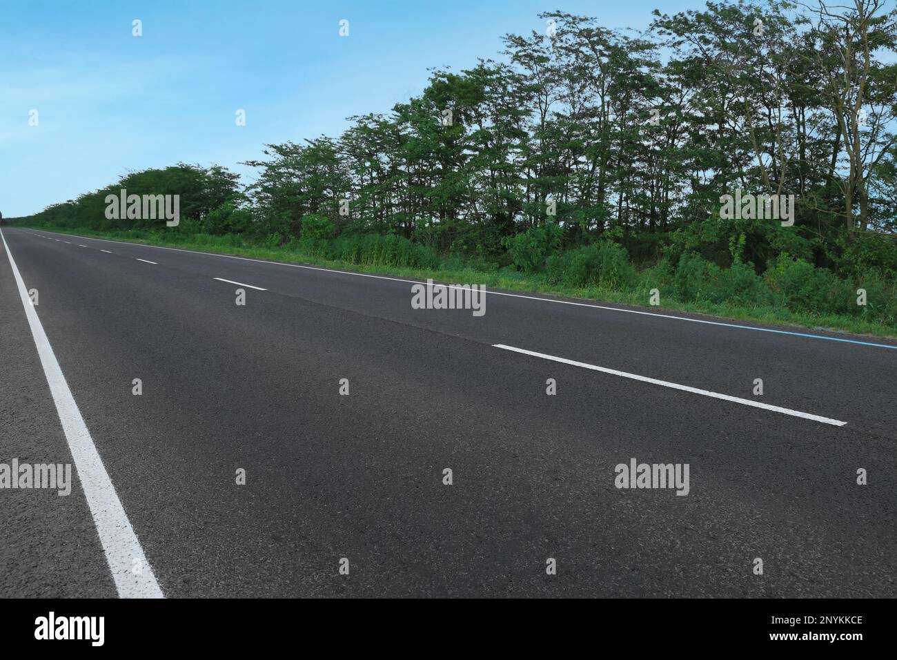 Modern asphalt road hi-res stock photography and images - Alamy