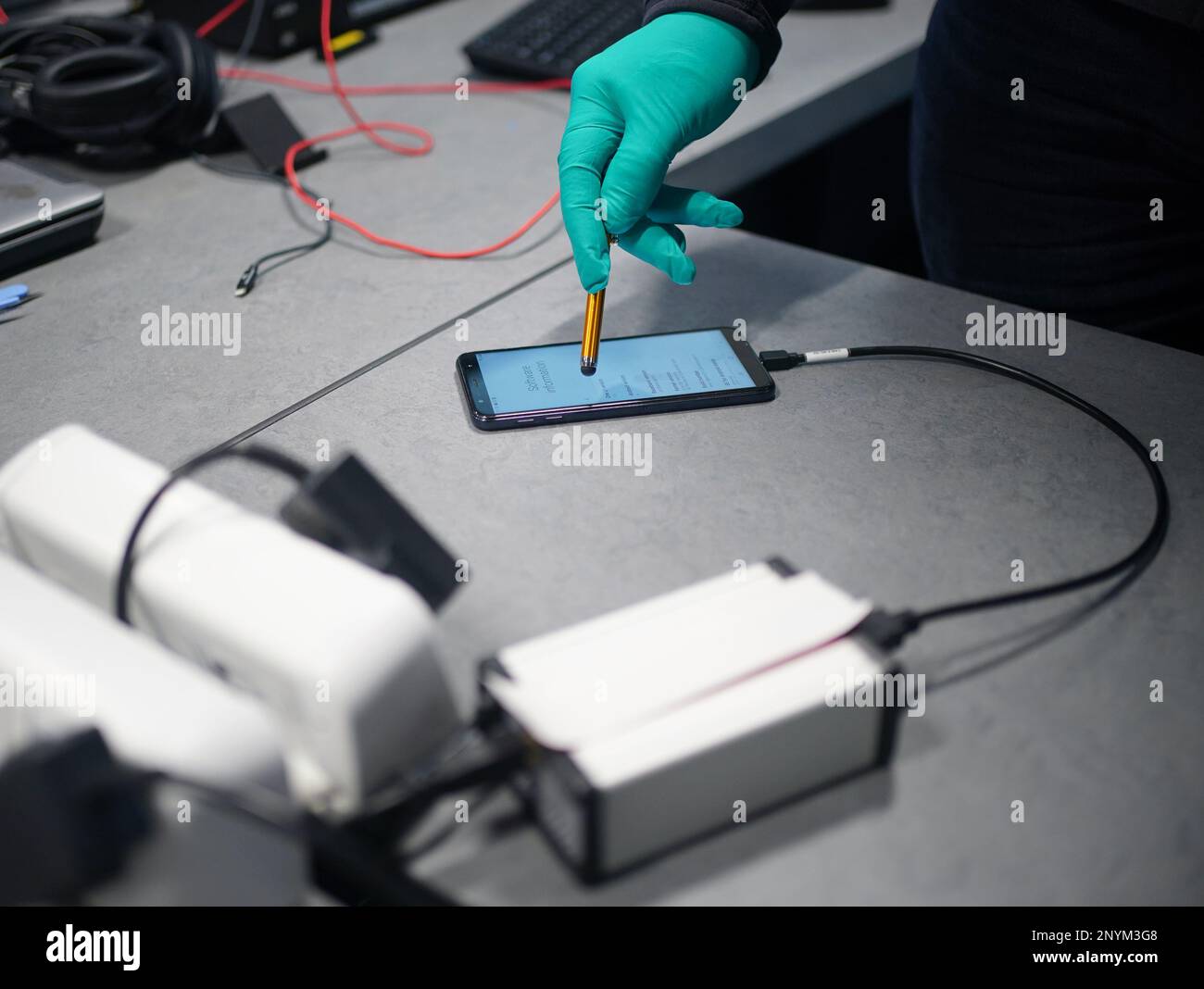 Forensic tool hi-res stock photography and images - Alamy