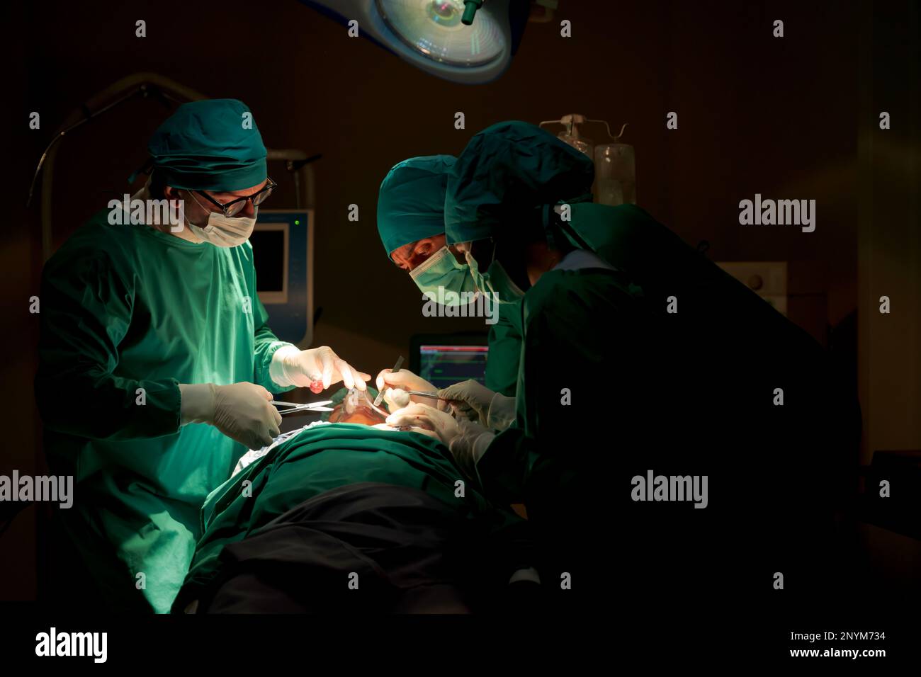 Team doctors operating room dressed green uniforms saving lives ...
