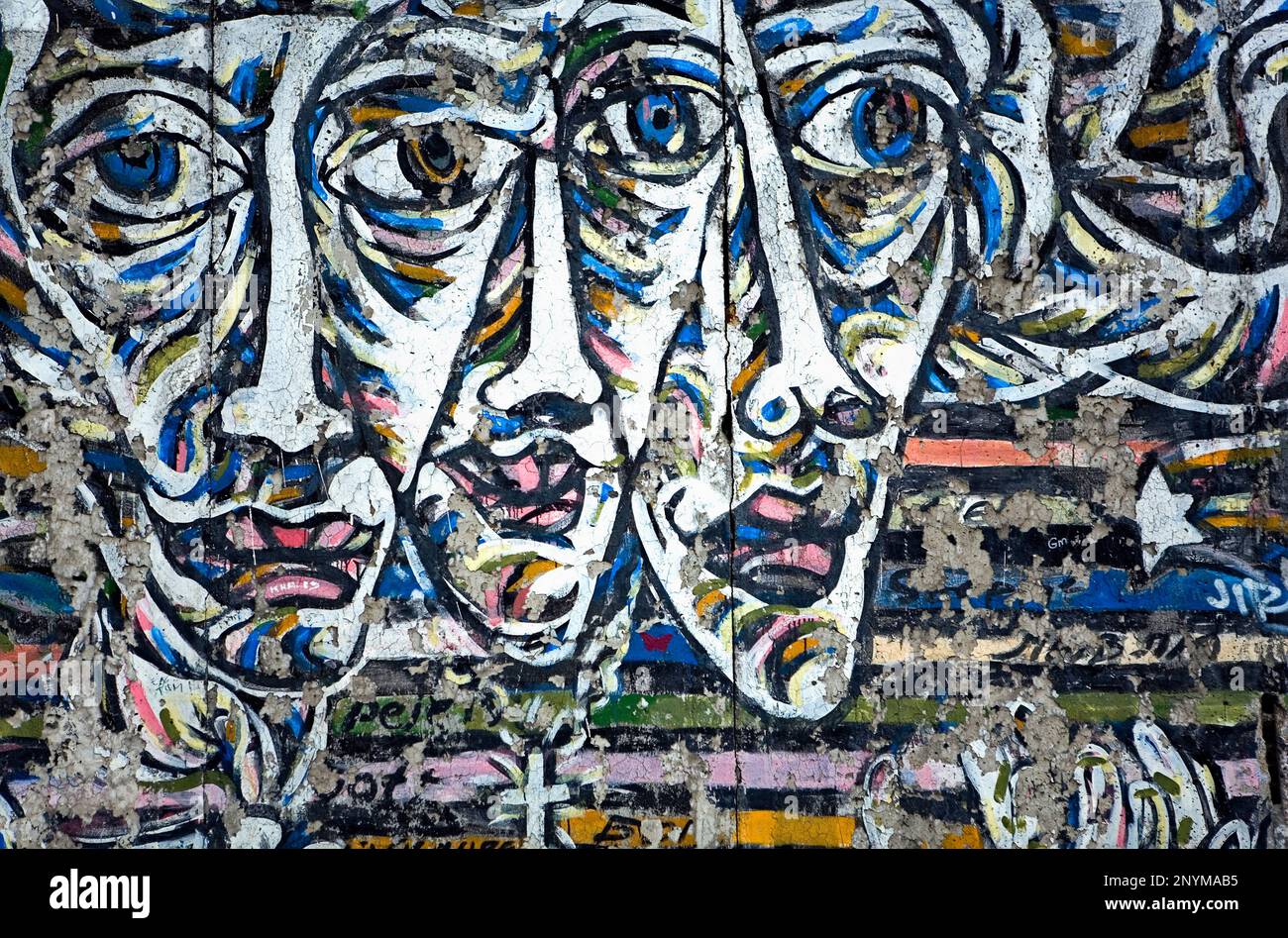 Cold war berlin wall people close hi-res stock photography and images ...