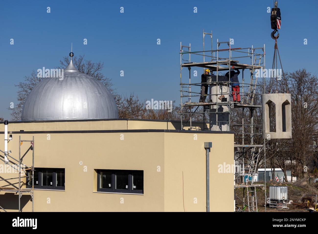 Erfurt, Germany. 02nd Mar, 2023. Workers assemble the individual parts ...