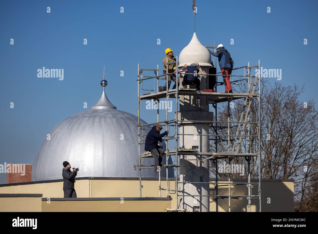 Erfurt, Germany. 02nd Mar, 2023. Workers assemble the individual parts ...