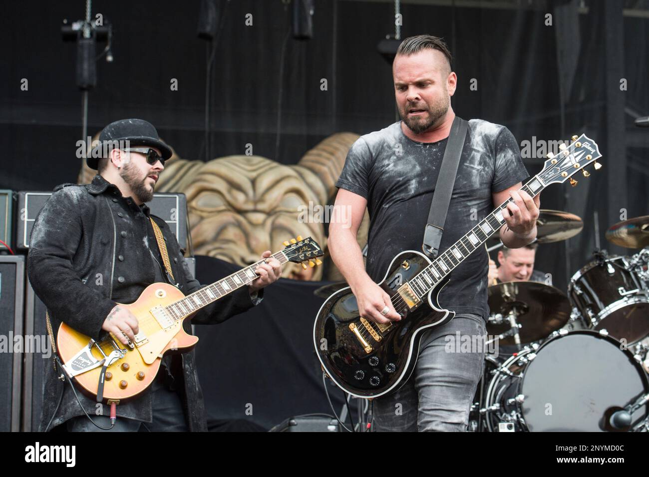 Chad Taylor and Chris Shinn of Live perform during the Rock On The ...