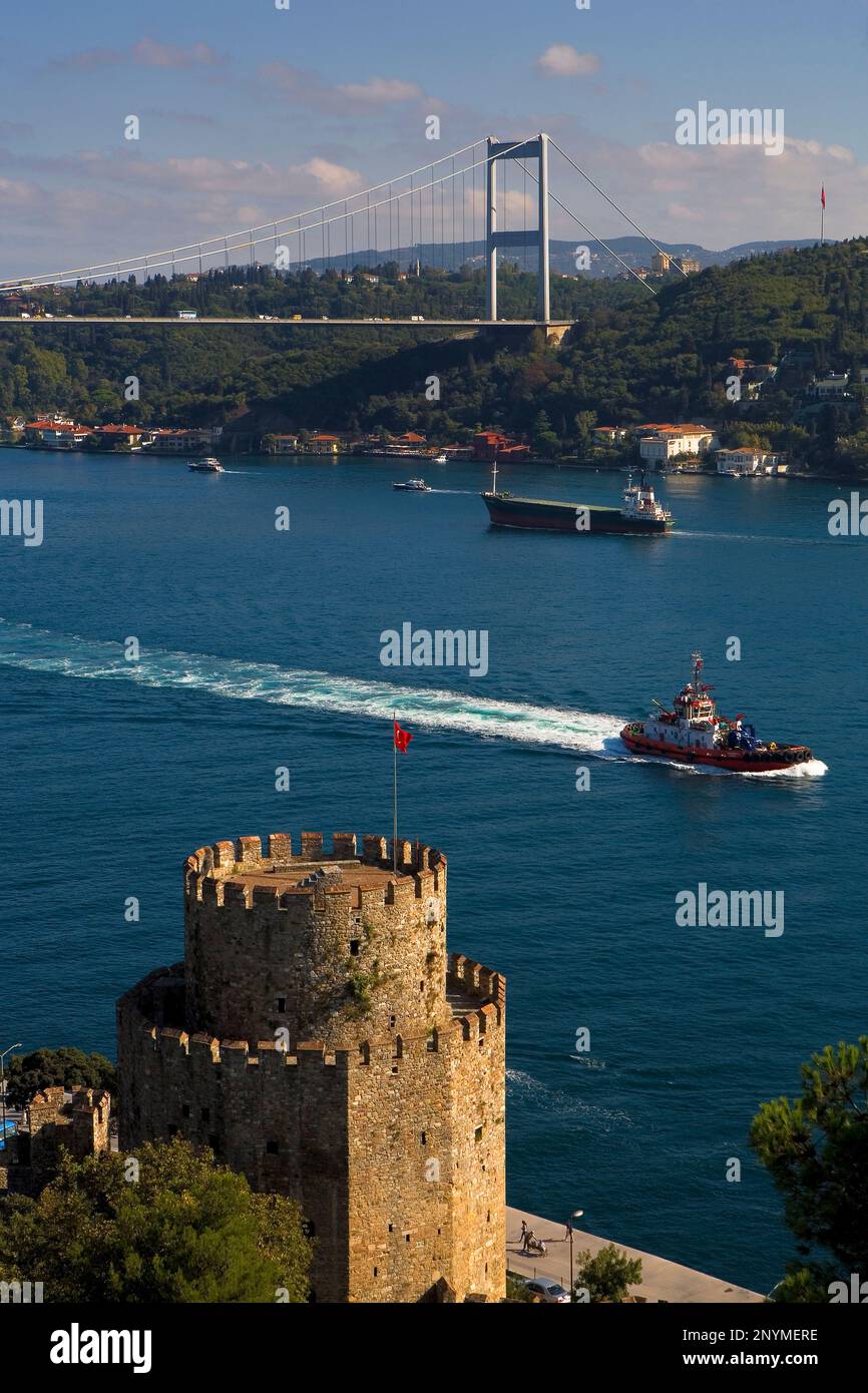 Rumeli Hisari fortress and Fatih Sultan Mehmet Bridge, Bosphorus Strait ...