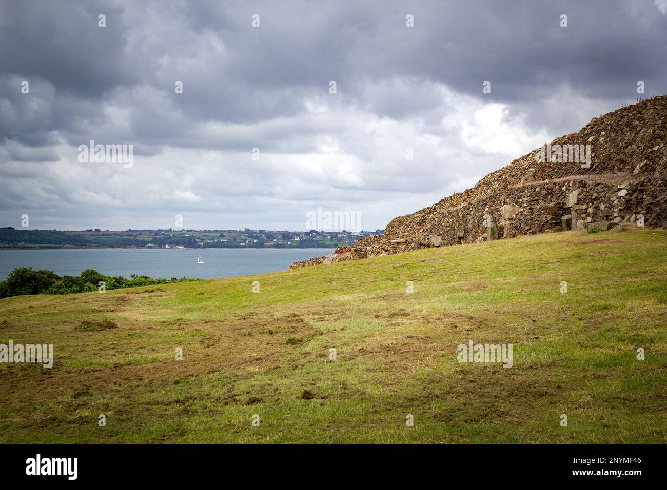Barnenez hi-res stock photography and images - Alamy