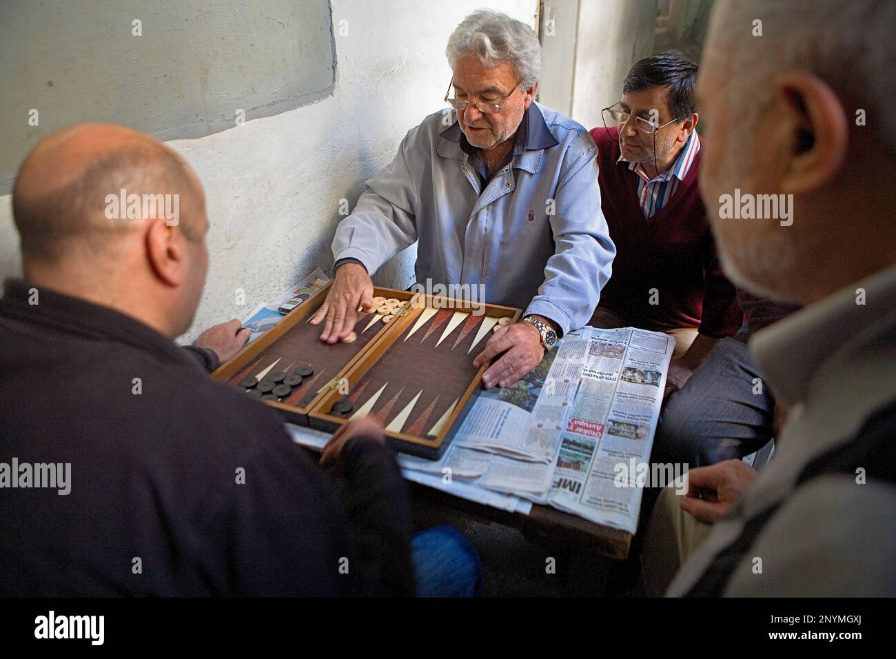 Grand Bazaar,Men playing backgammon, Istanbul, Turkey Stock Photo - Alamy