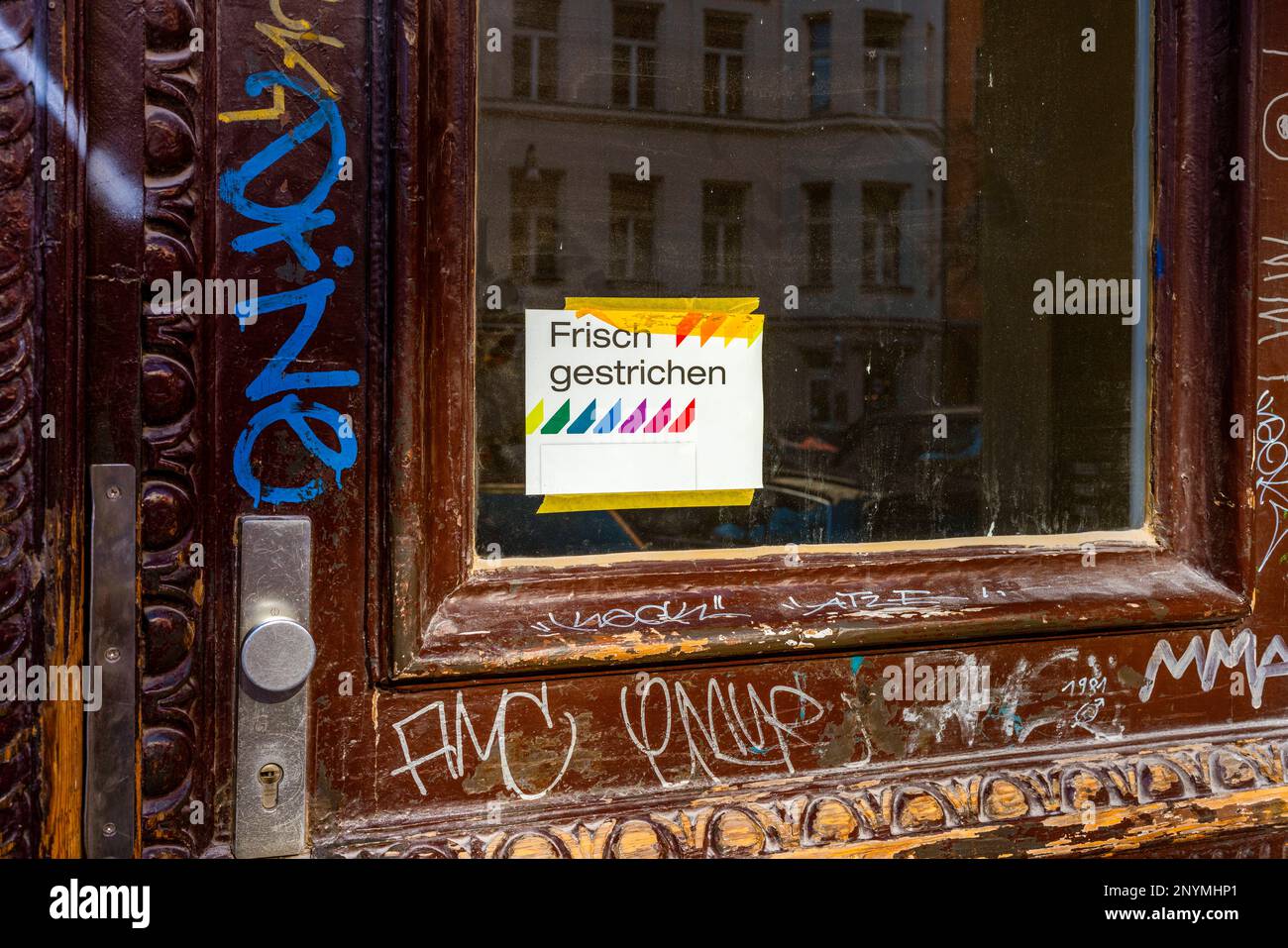 Note On An Old Front Door, Berlin, Germany Stock Photo - Alamy