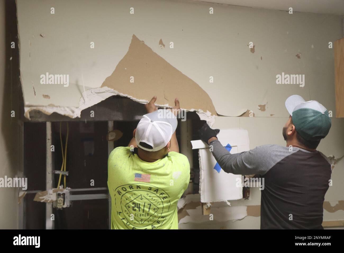 Arnaldo Jiminez, left, and Ronald Zabala right, both production technicians with SkipRock LLC, a ...