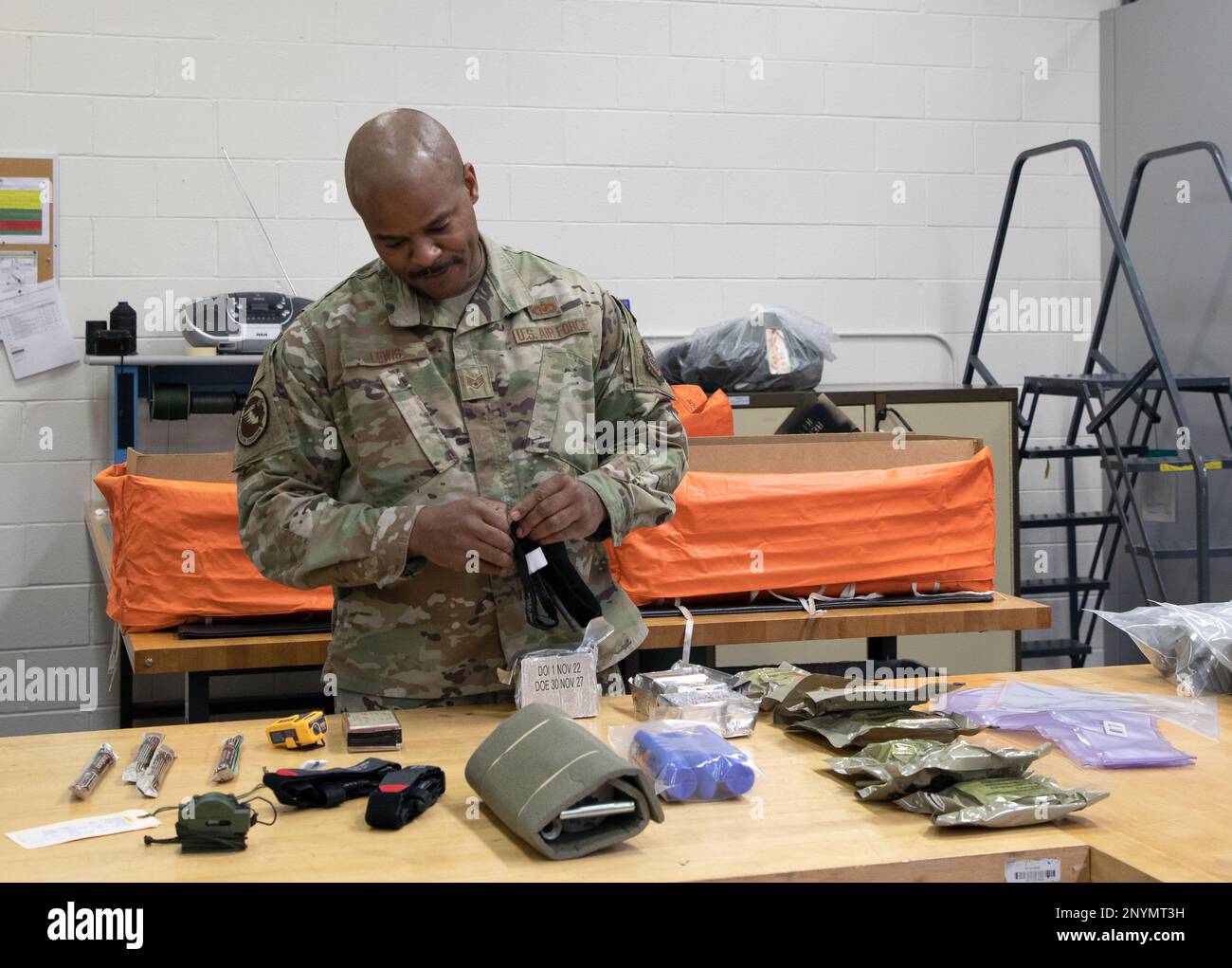 191st operations support squadron hi-res stock photography and images ...