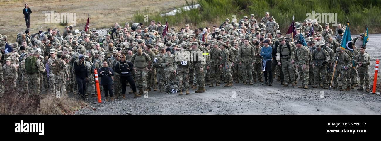 Over 200 U.S. Soldiers and other participants gather at the starting ...