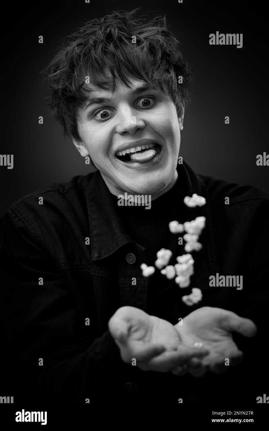 Throwing hair Black and White Stock Photos & Images - Alamy