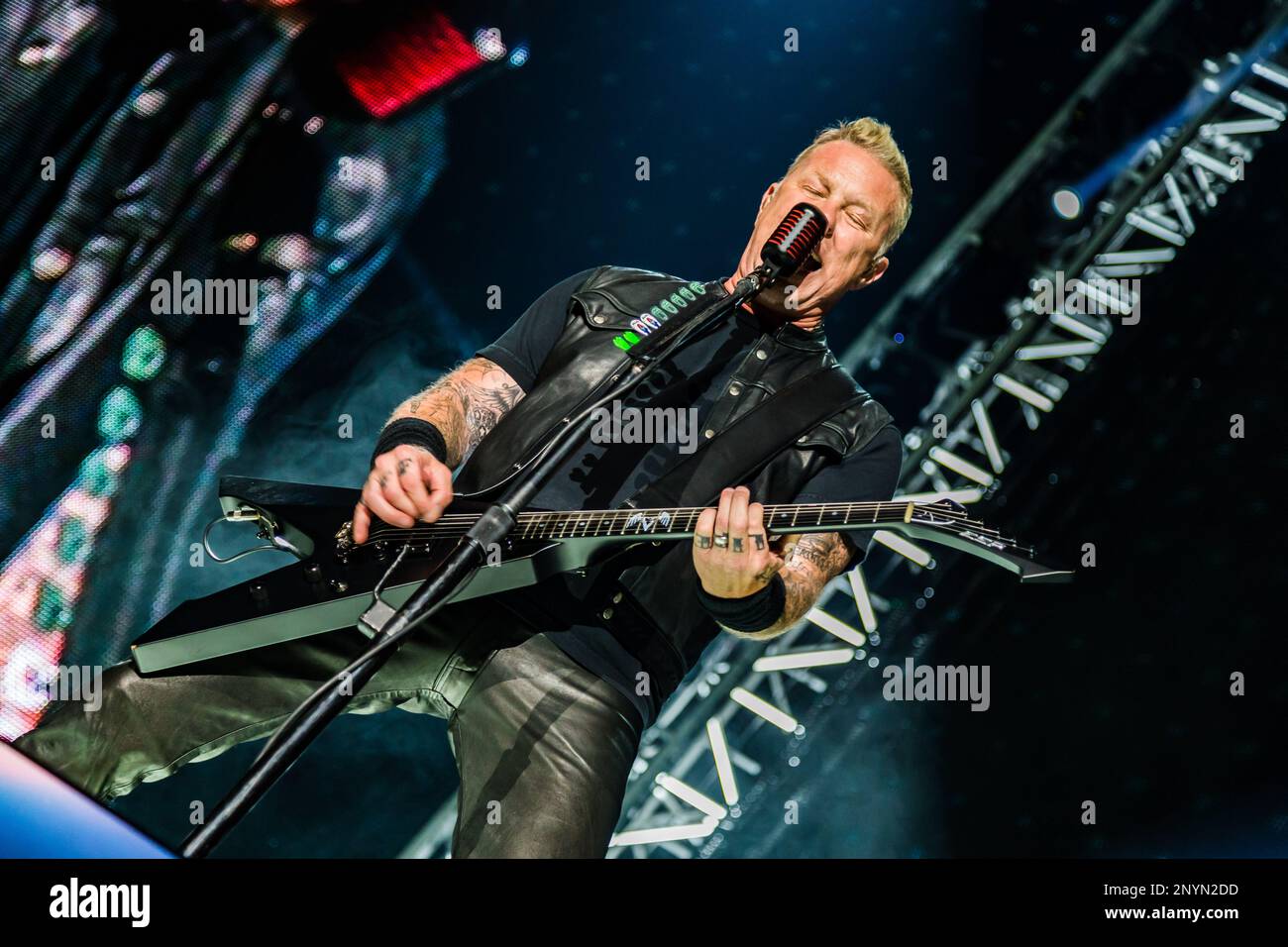 ARLINGTON, TX - JUNE 16: Lead singer James Hetfield of Metallica ...
