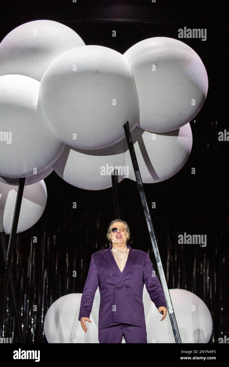 2023 glasses hi-res stock photography and images - Alamy