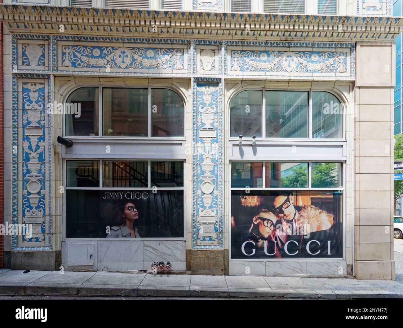 Pittsburgh Downtown: Buhl Building is a white-and-Wedgewood-blue terra ...