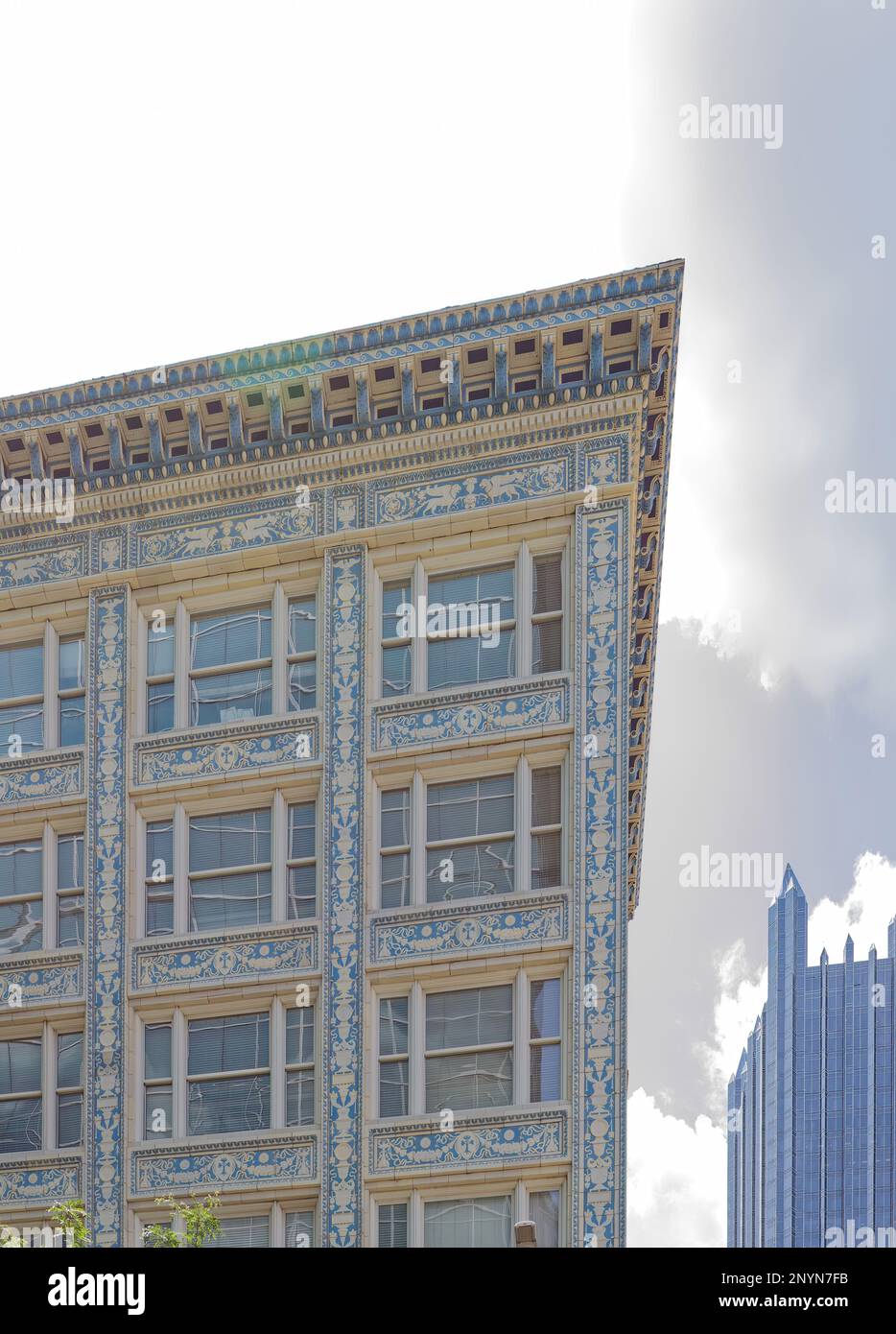 Pittsburgh Downtown: Buhl Building is a white-and-Wedgewood-blue terra ...