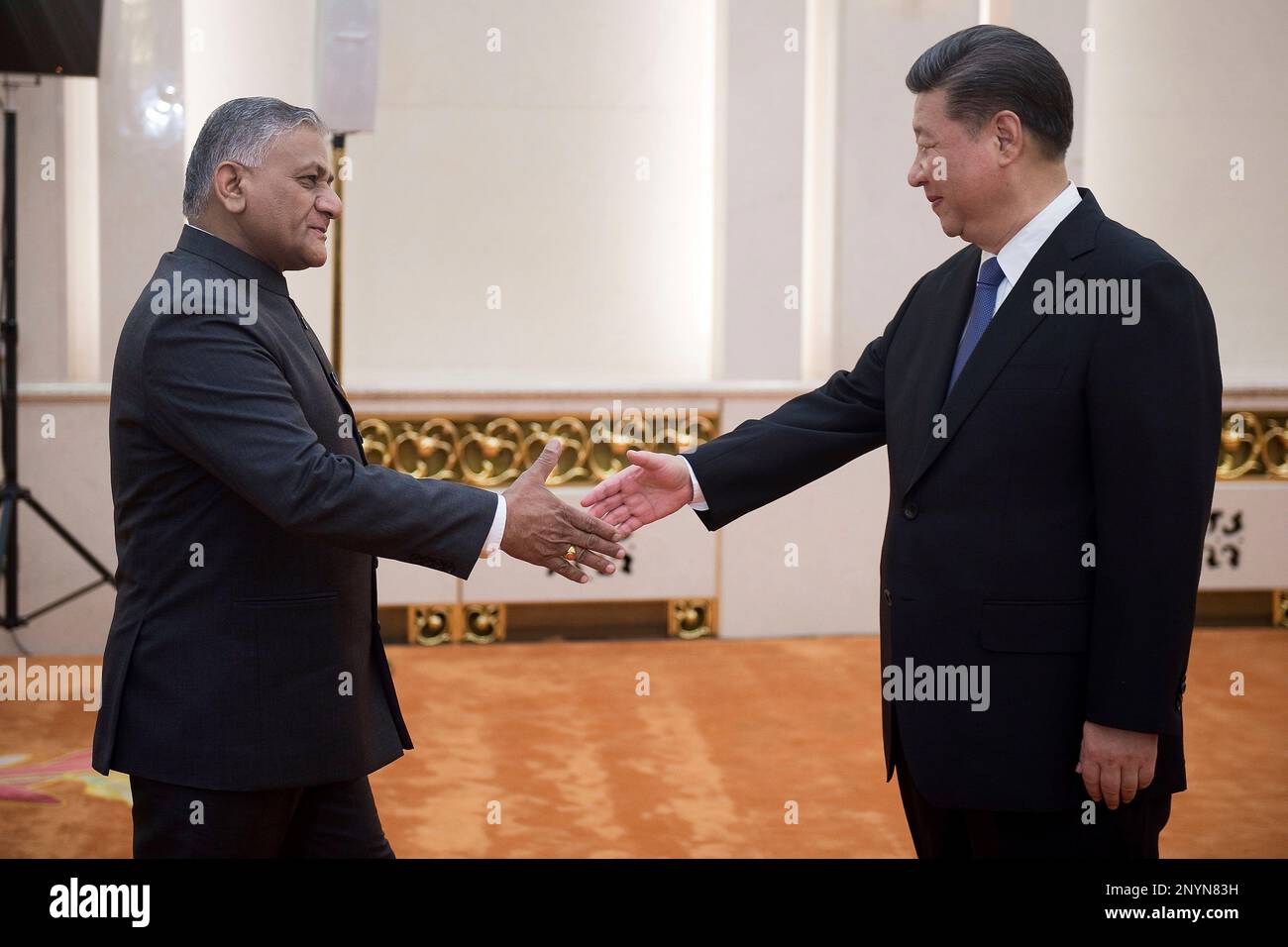 China's President Xi Jinping, right, shakes hands with Indian Minister ...