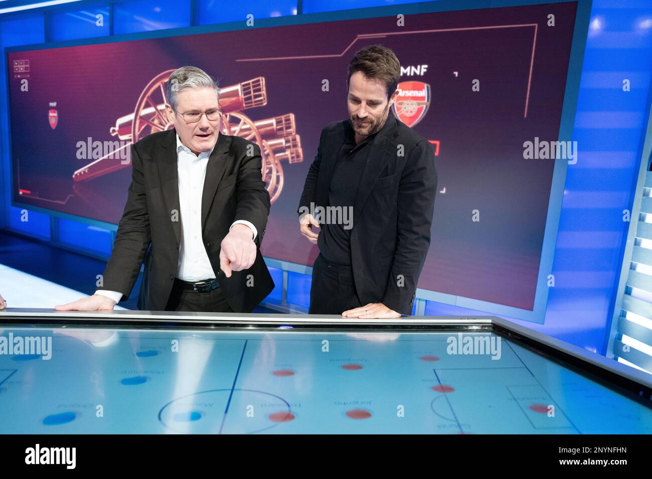 Kids tv presenters hi-res stock photography and images - Alamy